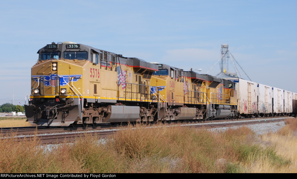 UP 5376 leads ARMN Reefer unit train east bound